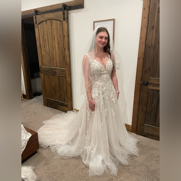 Dresses | Brooklyn Grace Wedding Gown Worn Just To Try On And My Niece ...